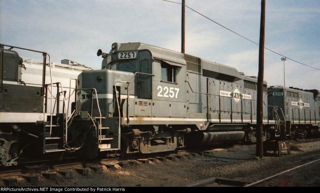PAL 2257 X-GM&O GP30 in the PAL Oak Street Yard in Louisville Ky 06-1994